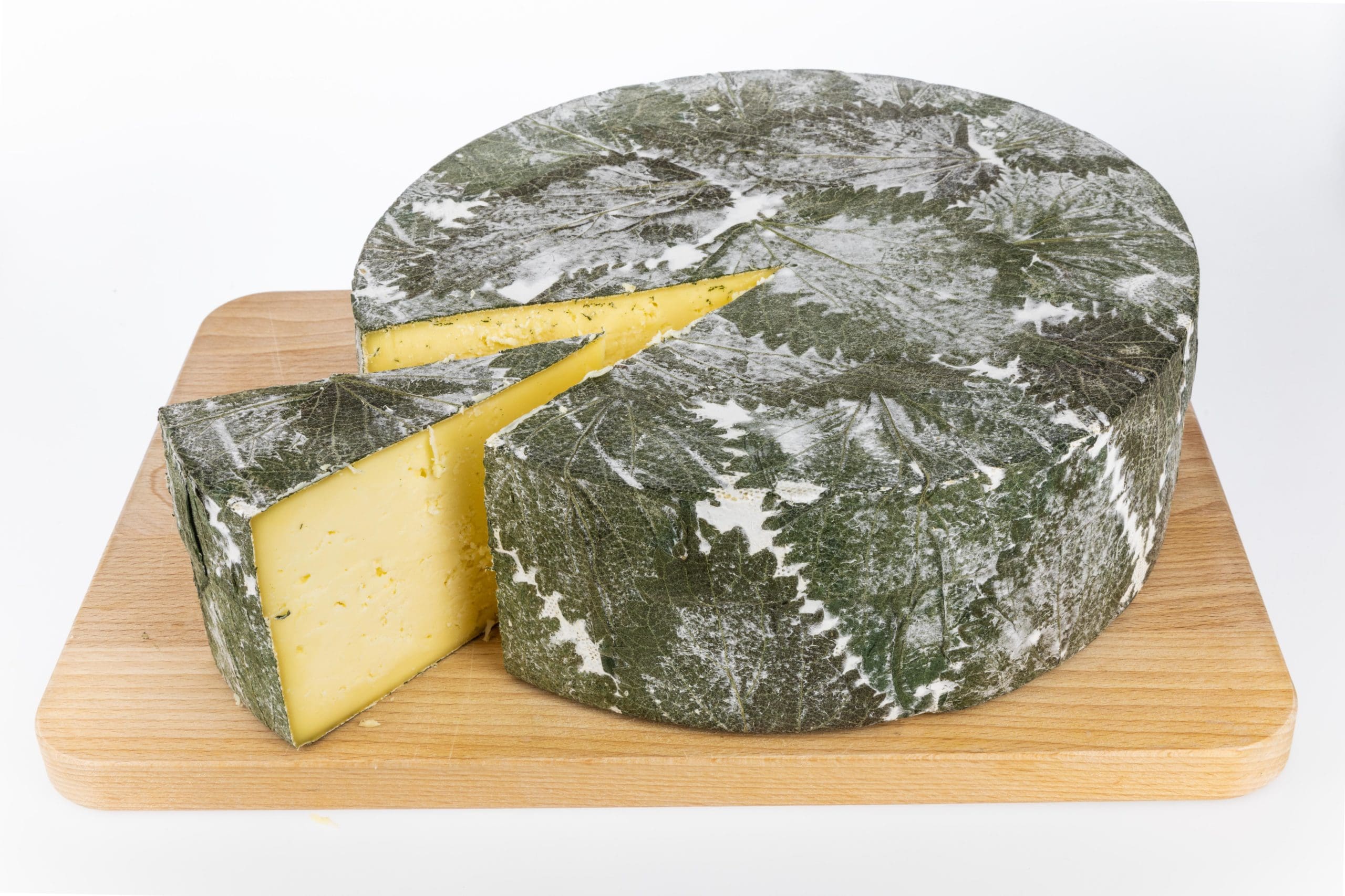 Lynher-Dairies-Cheese-Company_Cornish-Yarg_2705-178_GFF2-641-1